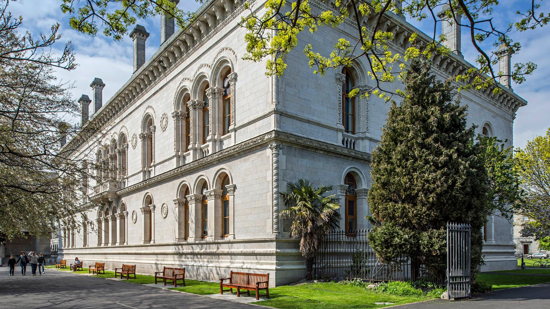 Book of Kells & Trinity College | 3* Drury Court Hotel Dublin City